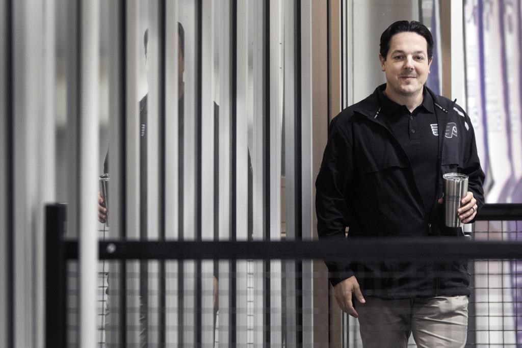 Alexis Gendron signe son contrat de recrue avec les Flyers - L’Hebdo ...