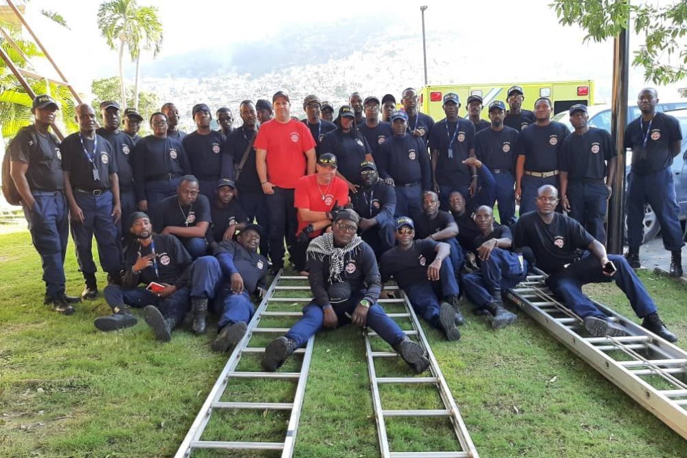 Former des pompiers en Haïti, une expérience humaine pour Frédéric Cyr ...